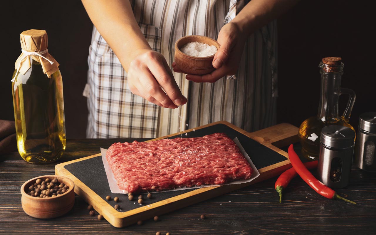 A vegetarian who cooks meat | fooodlove.com