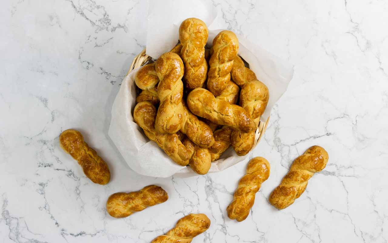 Koulourakia Smyrneika - Orange & Vanilla Cookies | fooodlove.com